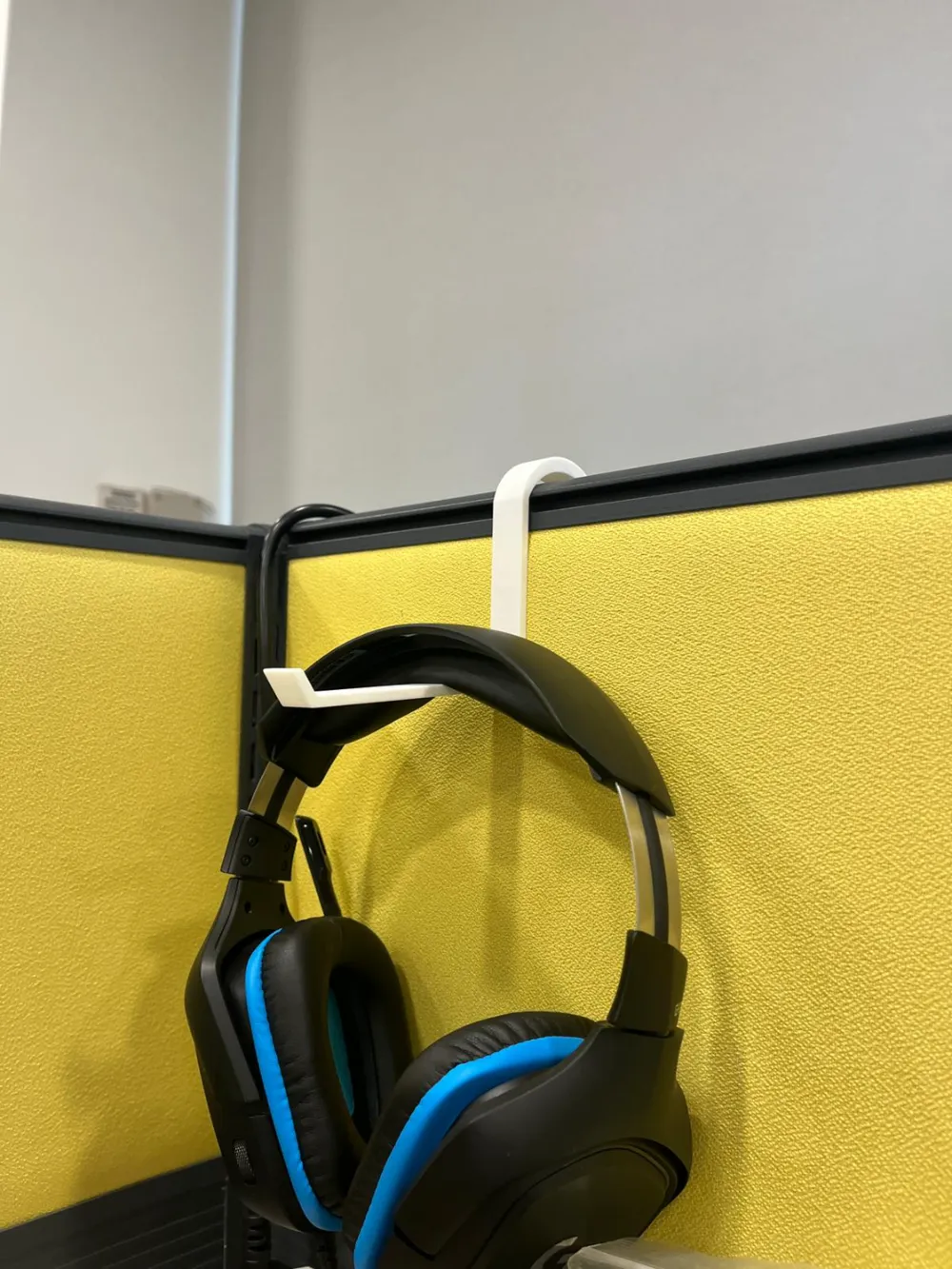 Headset Cubicle Mount by Kaeboon MakerWorld: Download Free 3D Models