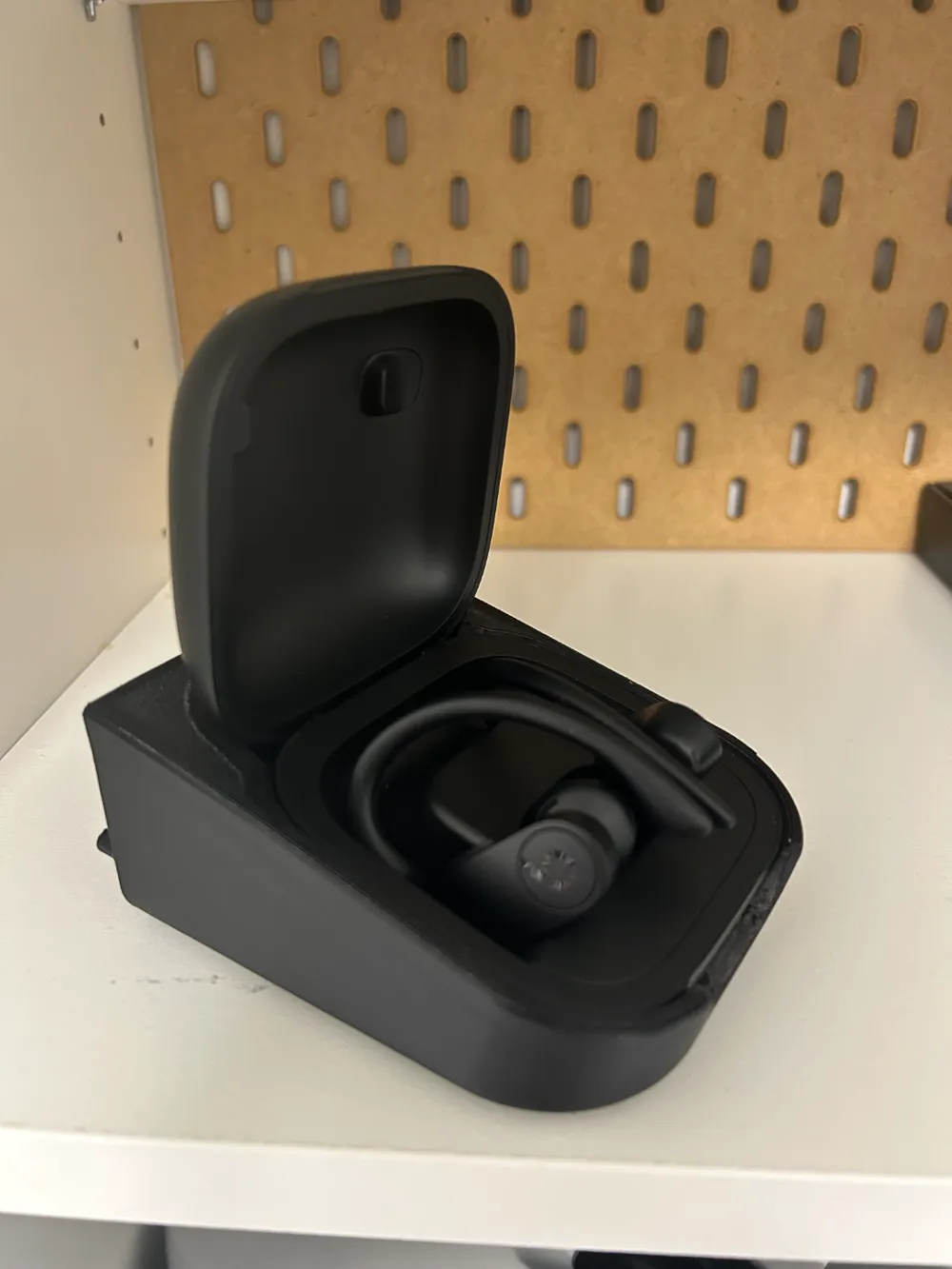 Powerbeats Pro Skadis Mount by Kellermann - MakerWorld