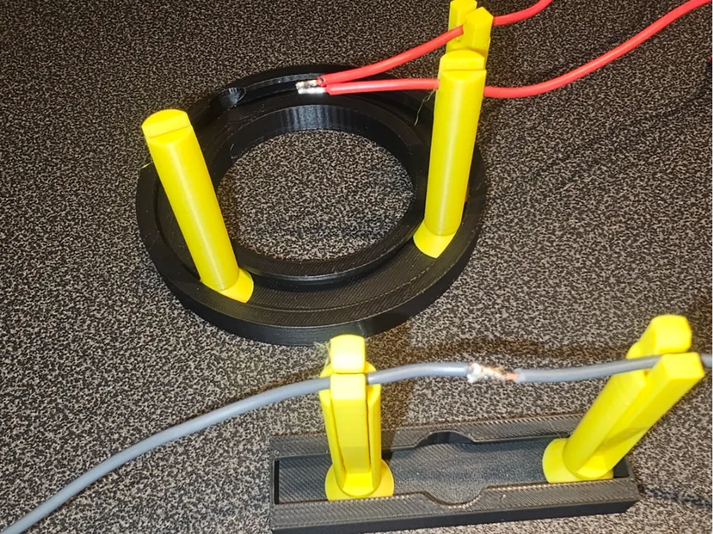 Sliding adjustable soldering fixture Wire holder by Olov - MakerWorld