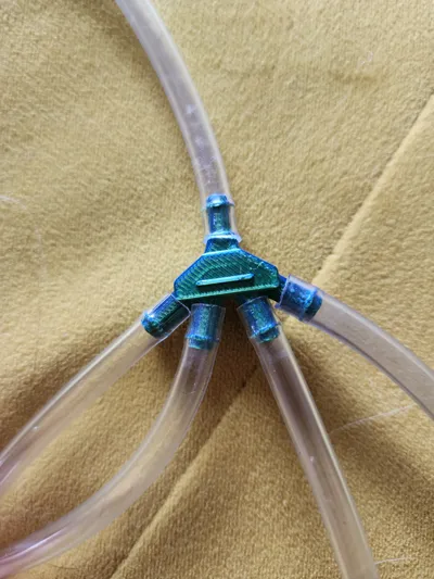 4 way splitter by GrawvyRobberMakerWorld: Download Free 3D Models