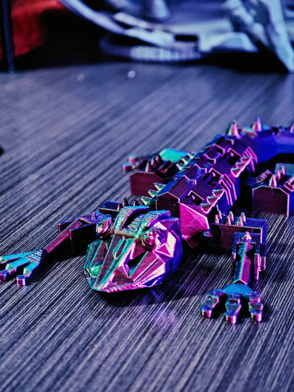 Einteilig gedruckter, stützenloser, vollbeweglicher Cyberpunk-Gecko von ...