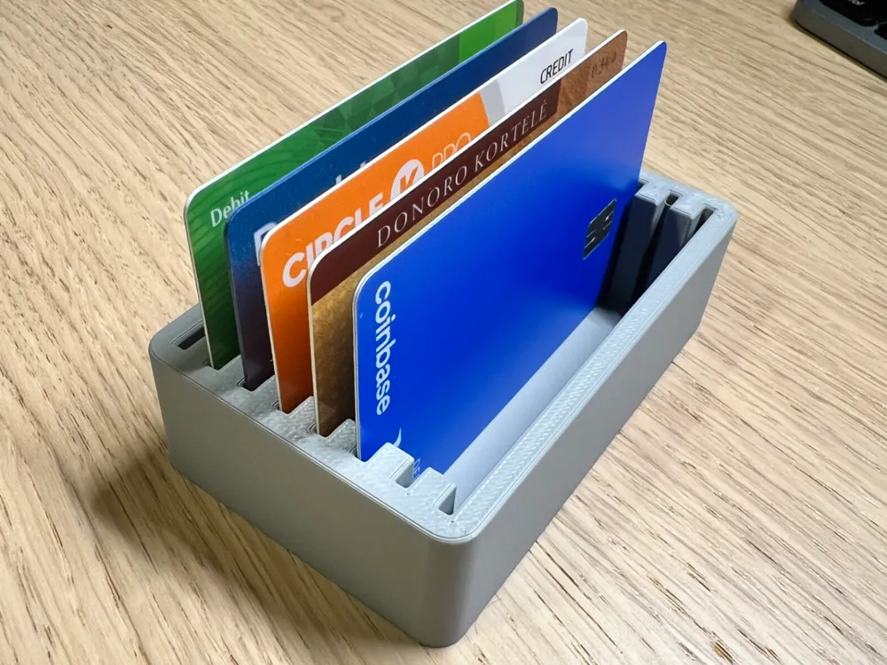 Simple plastic card box by Printainius - MakerWorld