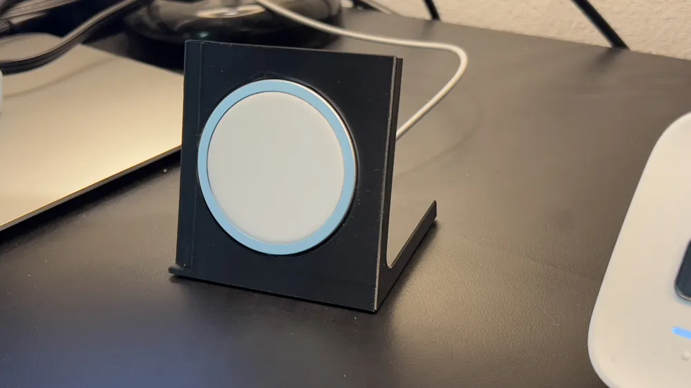 iPhone 13 Pro MagSafe Desk Stand for Idle Charging by Phil Ecker ...