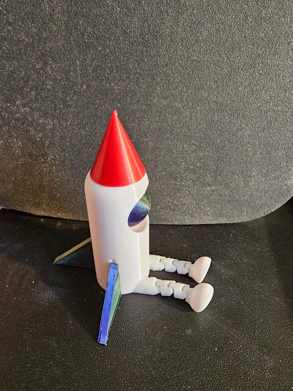 Rocket with Articulated Legs by bert8961 - MakerWorld