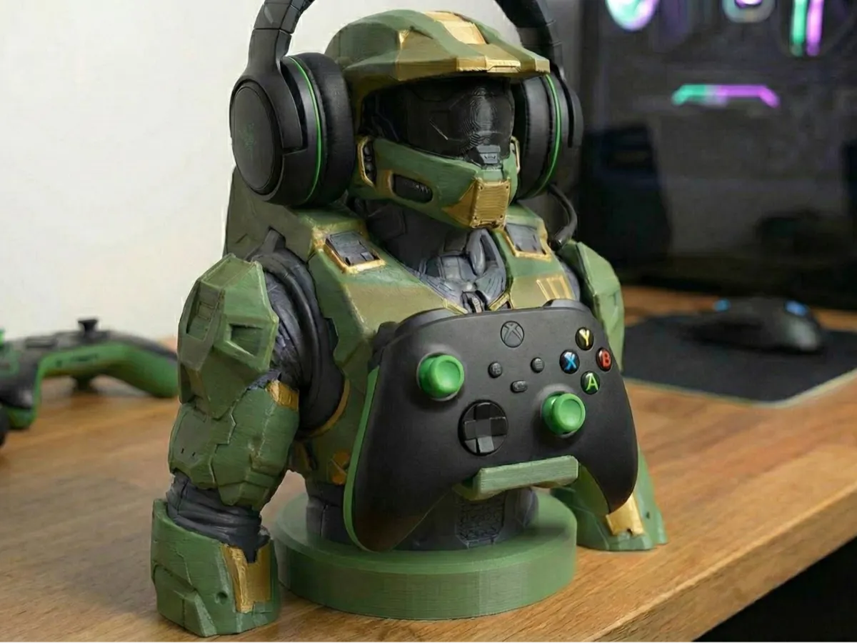 Master Chief Bust Stand for Gaming Gear by Riplock MakerWorld: Download ...