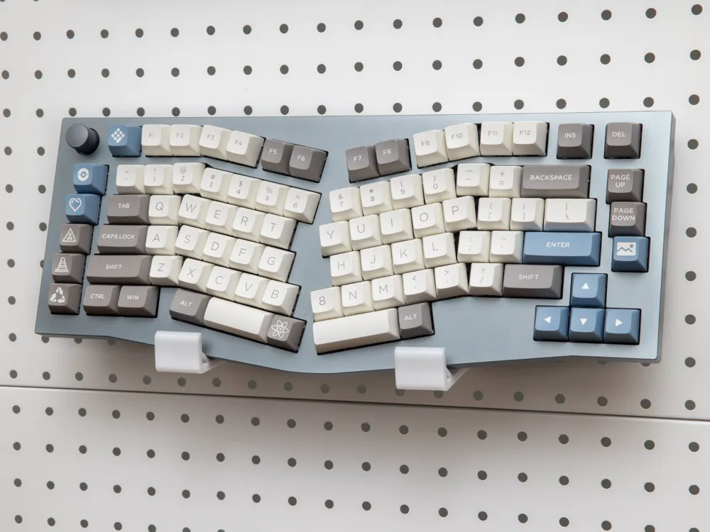 Universal Pegboard Keyboard Storage Bracket by captain 124MakerWorld ...