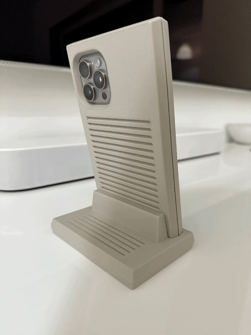 Dock for Retro iPhone Case - Free 3D Print Model - MakerWorld