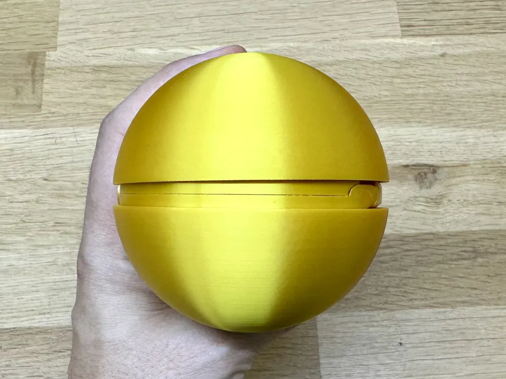 Gold Ball - Pokemon - Pokeball Functional by Torikami MakerWorld: Download Free 3D Models