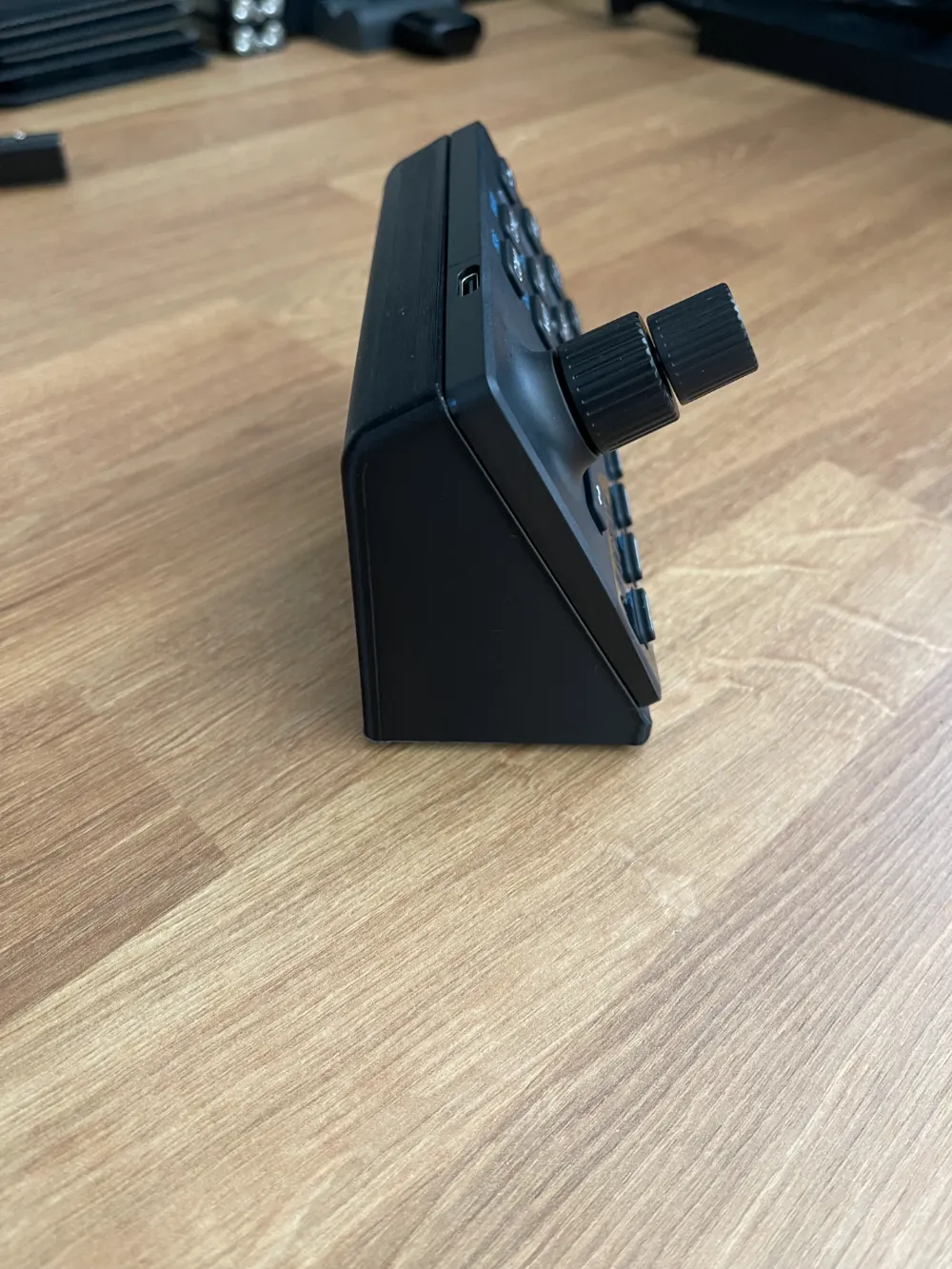 Octavi IFR-1 Honeycomb Mount / Desk Stand - Free 3D Print Model ...