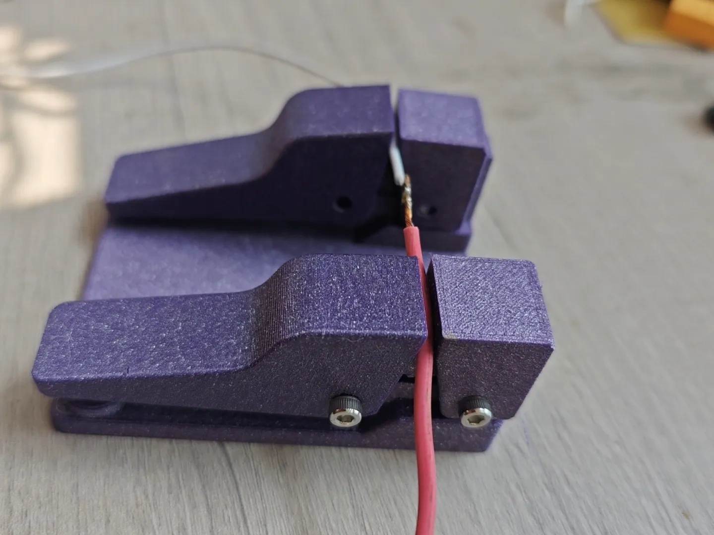 Soldering Aid Clip by 90 - MakerWorld