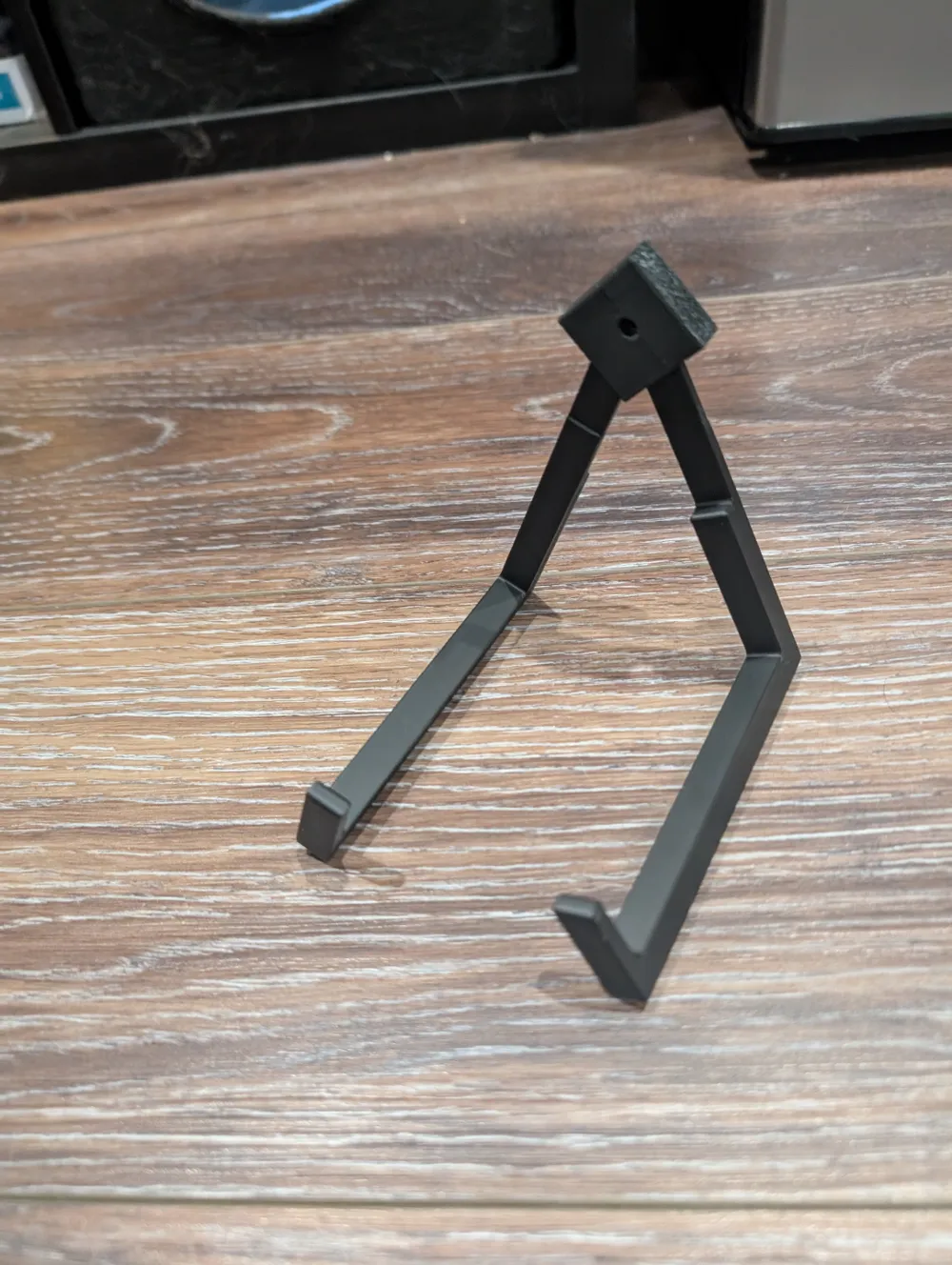 Wall hanger for mask or other colectables by Lowen_SoDiumMakerWorld ...
