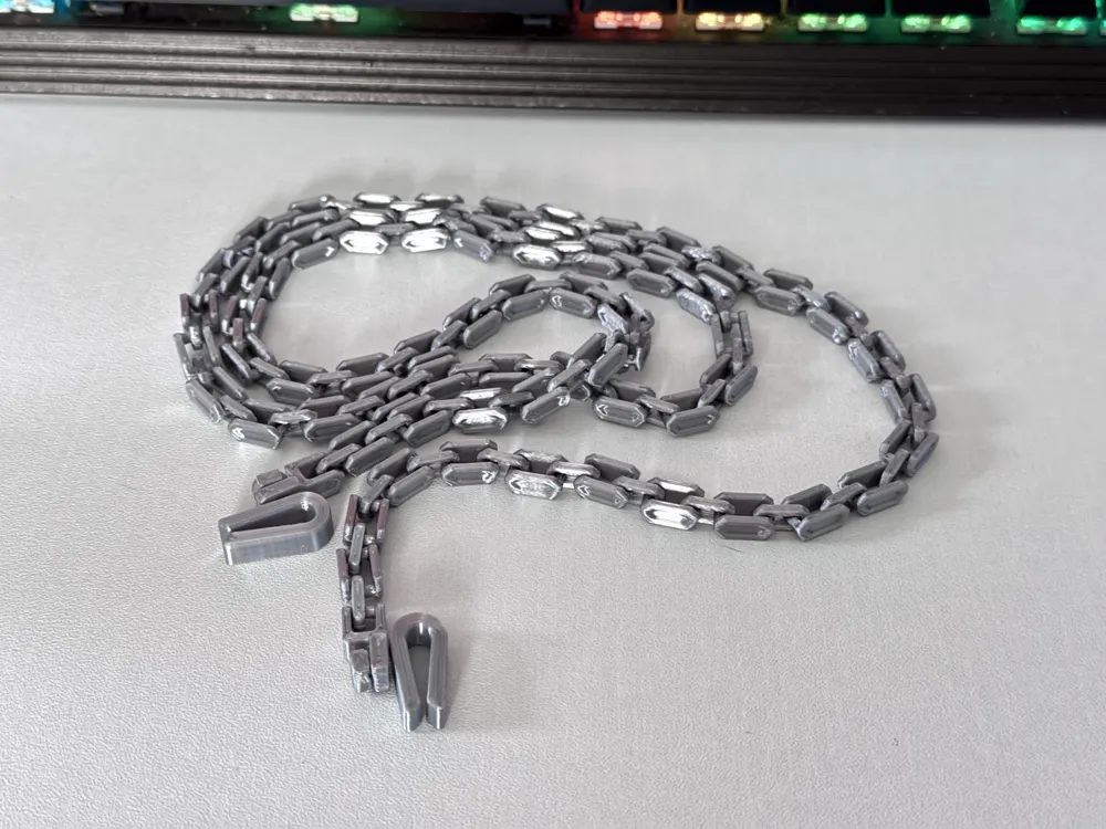 Wearable Articulating Fidget Chain by Joshuaisodd MakerWorld: Download ...