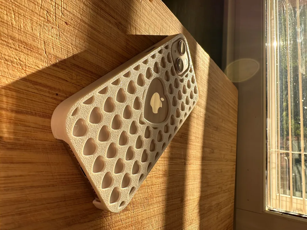 iPhone 13 Case, Heart patterning by Janne MakerWorld: Download Free 3D Models