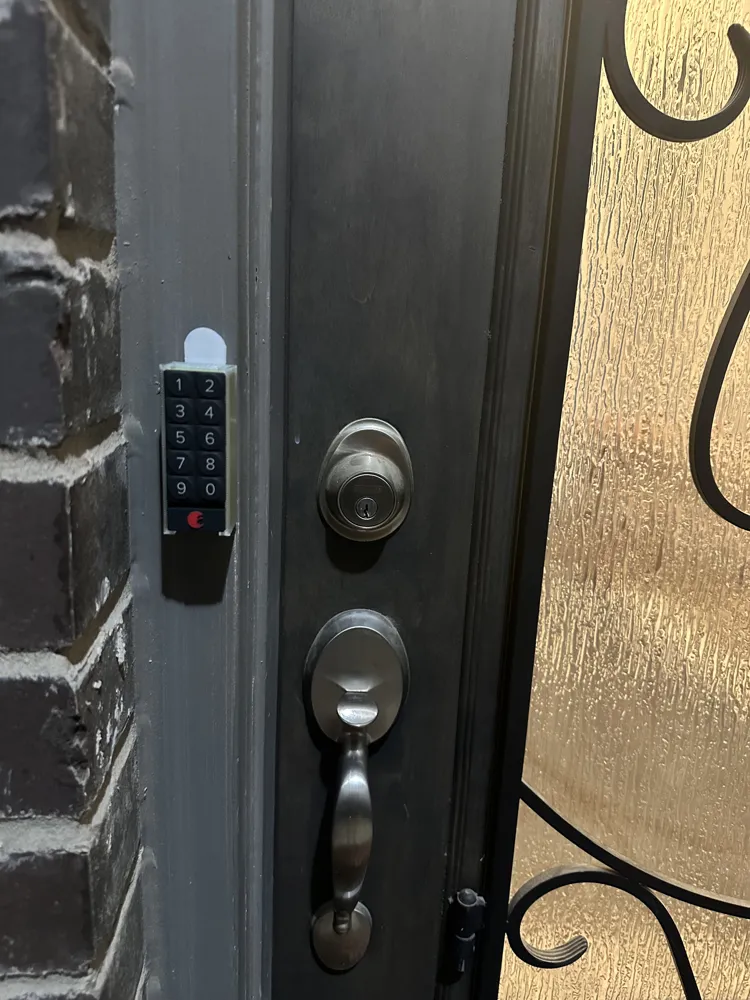 August Keypad Mount by ajbrensike MakerWorld: Download Free 3D Models