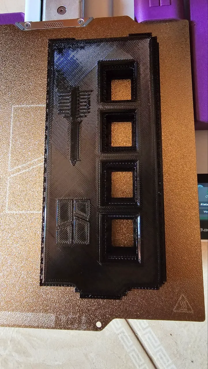 Lid with raised logos Remixed by maydayalaska - MakerWorld