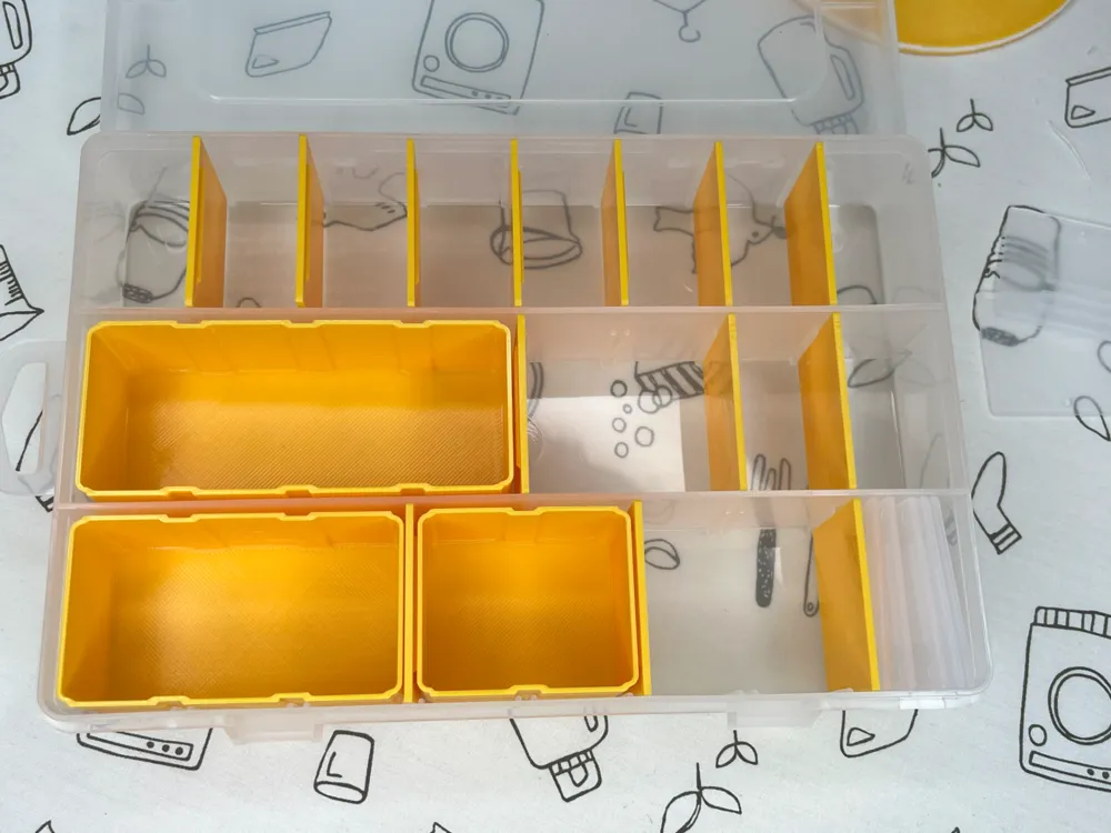DAISO 11-Compartment Storage Box with Dividers - Partition + Storage ...