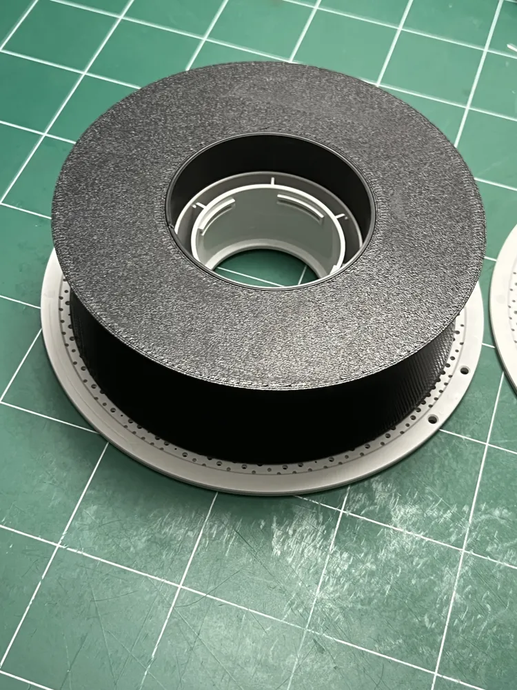 Bambu Lab Reusable Spool Core with Retaining Discs by Potachon ...