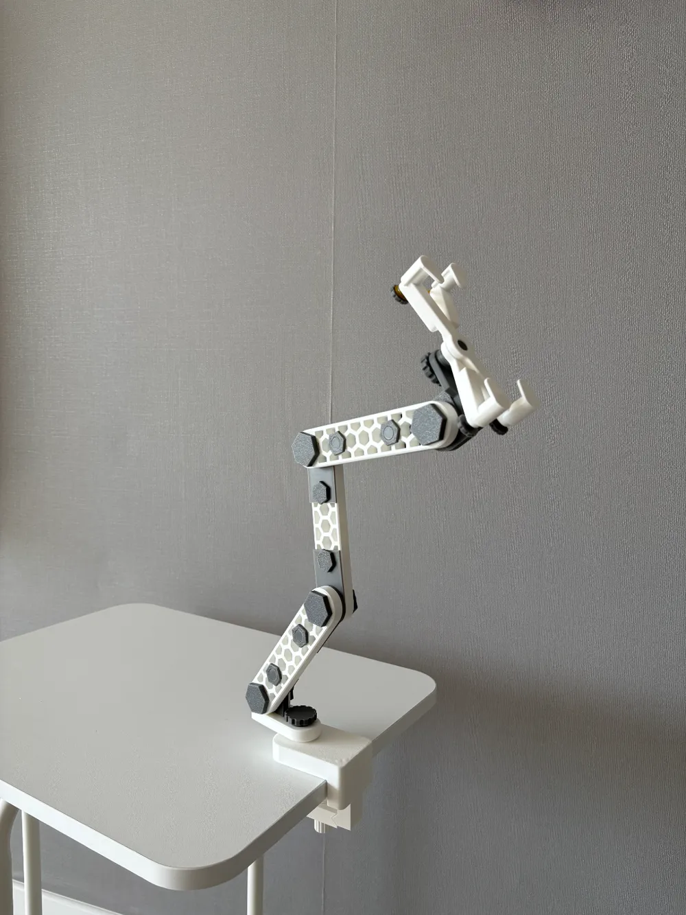 Adjustable Modular Tablet/Phone Holder - Free 3D Print Model - MakerWorld