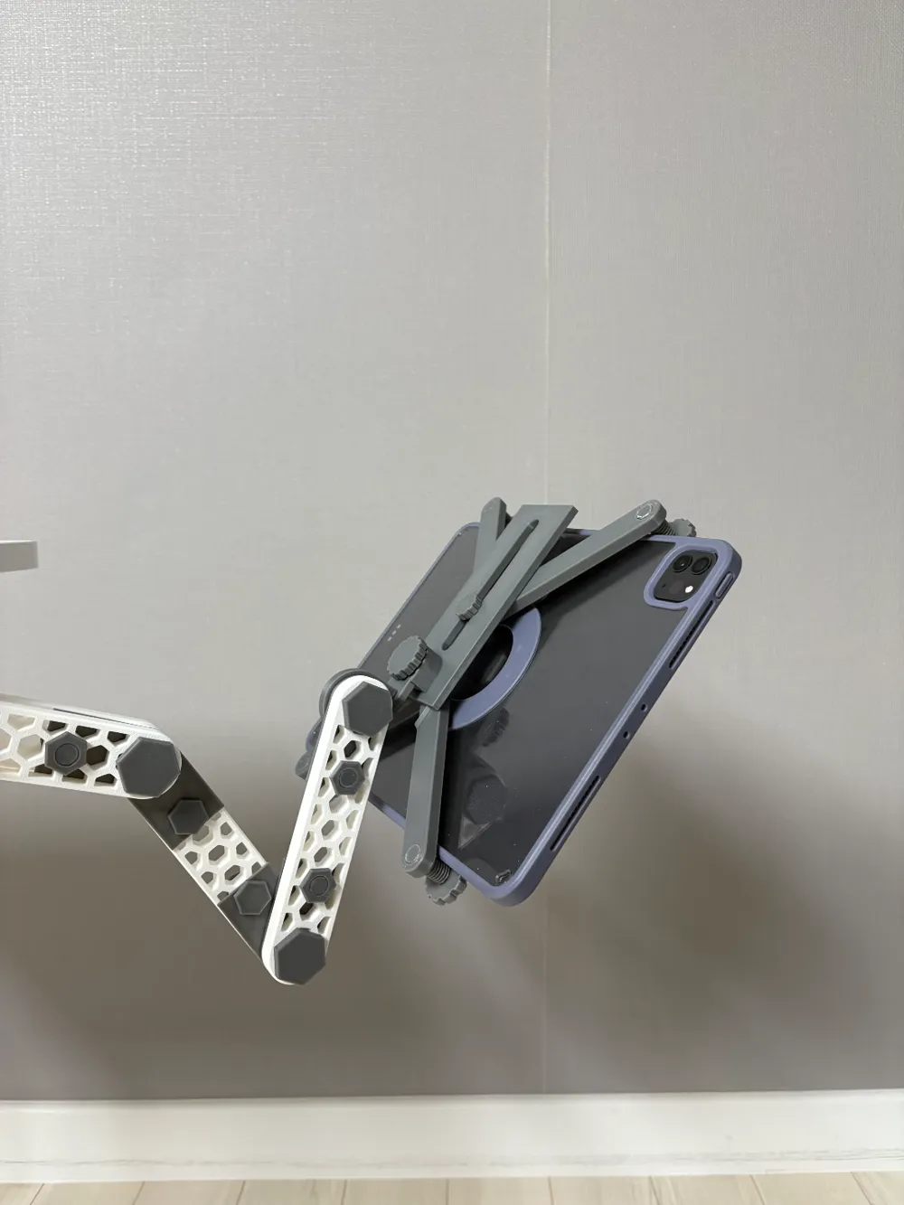 Adjustable Modular Tablet/Phone Holder - Free 3D Print Model - MakerWorld