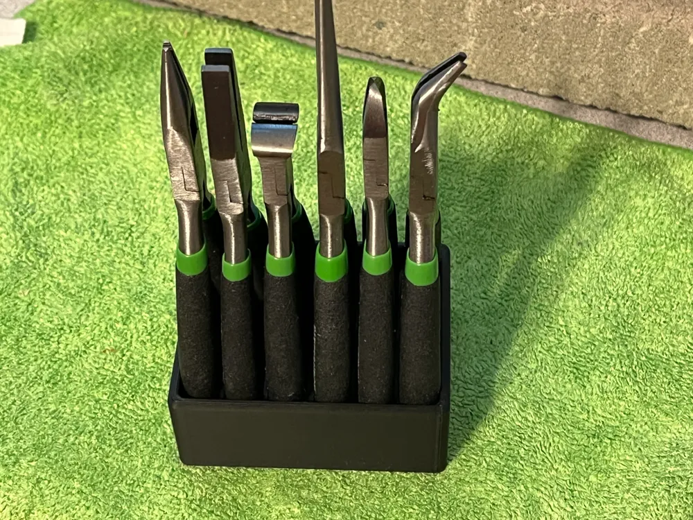 Simple Pliers Tray by infamous61 - MakerWorld