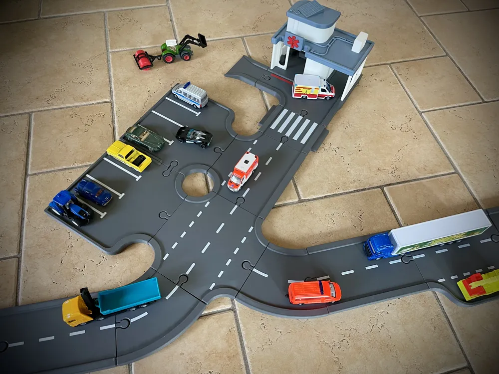 Modular Parking Area Road 4 Car Slots - Brio, Siku - Free 3D Print ...