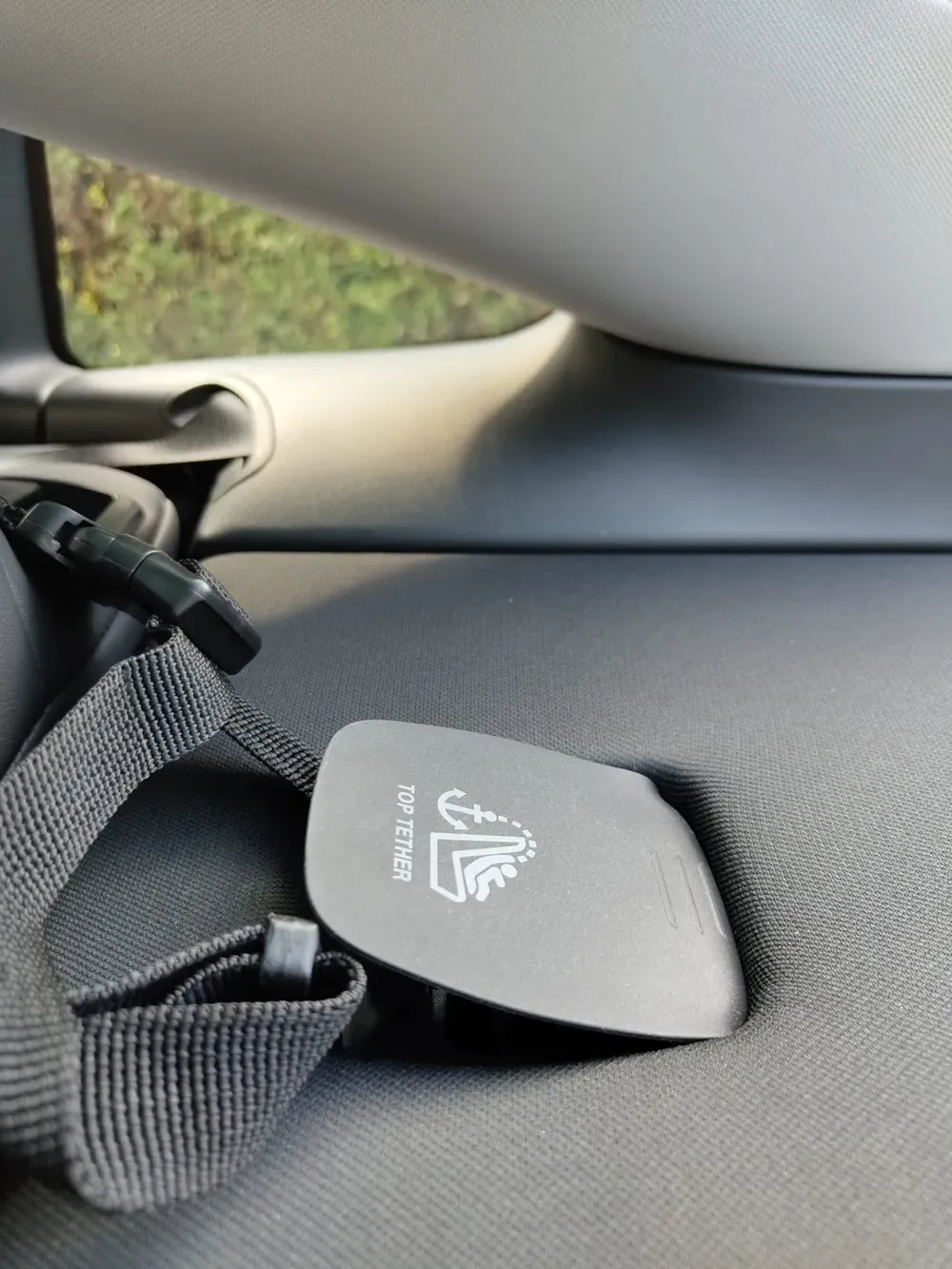 IsoFix Tesla Model 3 Hat Rest Hook Remixed by Bambooo - MakerWorld