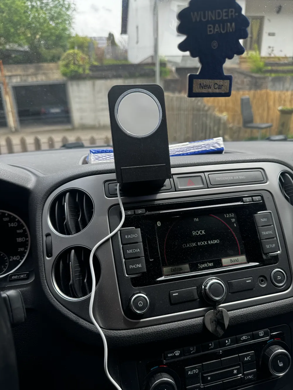 Magsafe Halter Vw Tiguan by Daniel K - MakerWorld