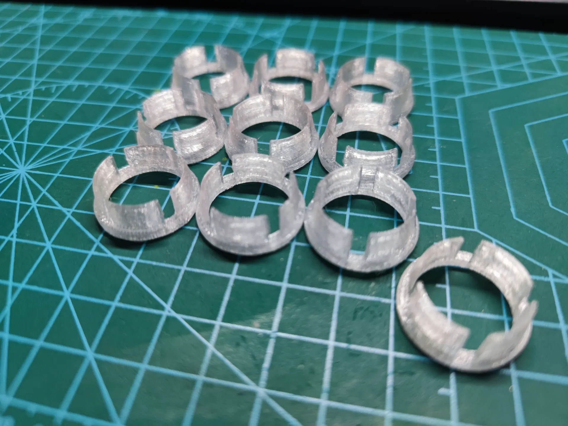 Removable window guard rail fastener clips by Lili´s Garden - MakerWorld