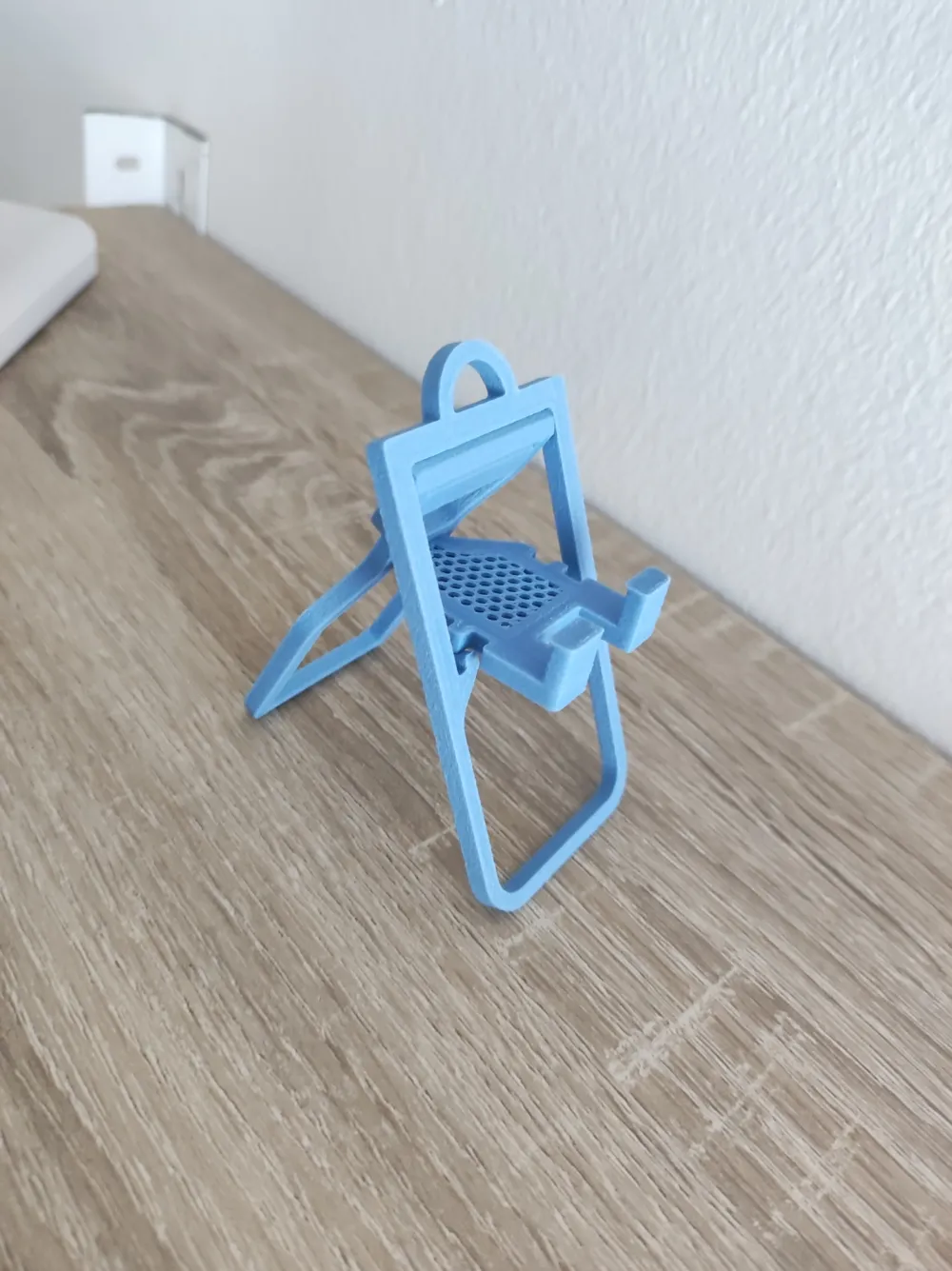 FOLDABLE PHONE STAND KEYCHAIN - Free 3D Print Model - MakerWorld