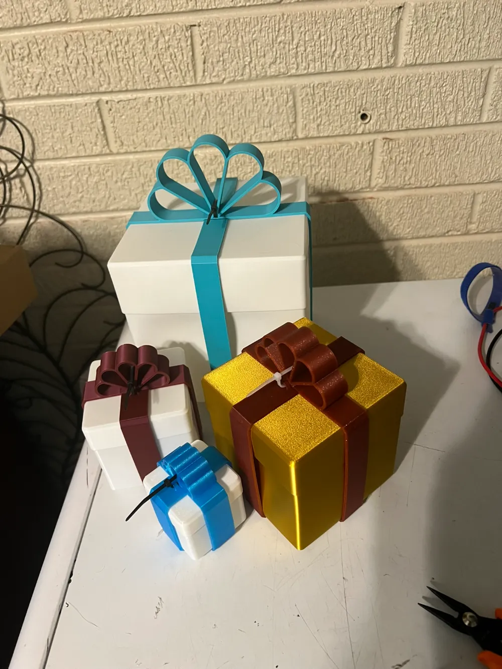 Lockable Mystery Gift Box - 150mm by Spikeon Studio - MakerWorld