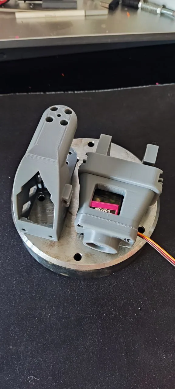 Parallel gripper for standard Open Source SO-101 robotic arms by energiazero.org MakerWorld ...