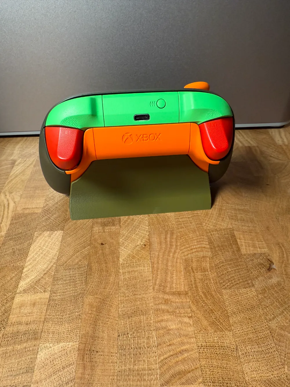 More Minimalistic Xbox Controller Stand Remixed by TechCowboy - MakerWorld