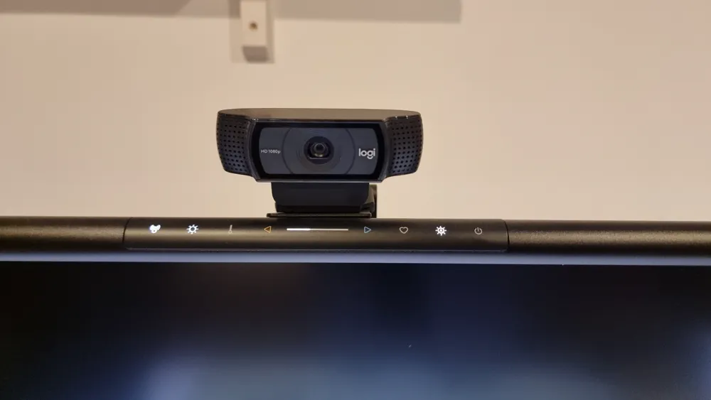 BenQ ScreenBar Pro Logitech Webcam Mount by Hennings - MakerWorld