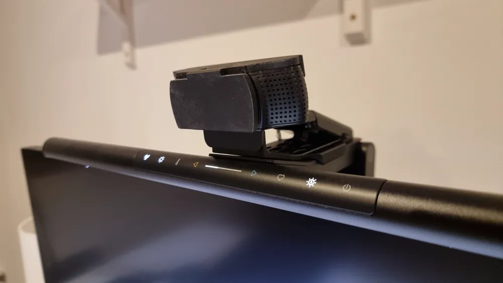 BenQ ScreenBar Pro Logitech Webcam Mount by Hennings - MakerWorld
