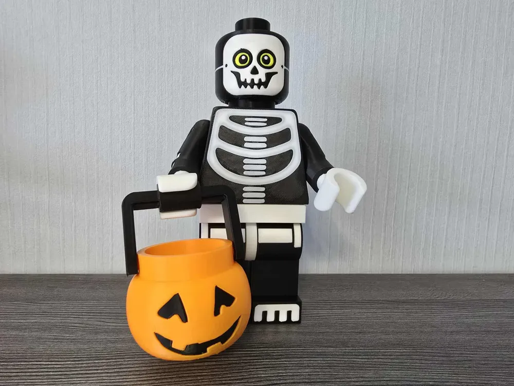 Halloween * Skeleton Guy * 500% ~21cm - Free 3D Print Model - MakerWorld