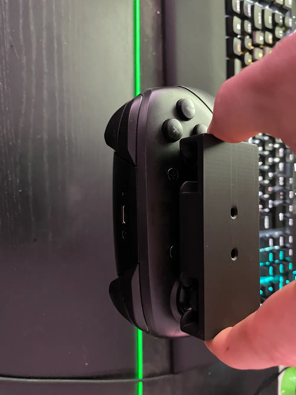 Switch Pro Controller Holder Remixed by Enix1337 - MakerWorld