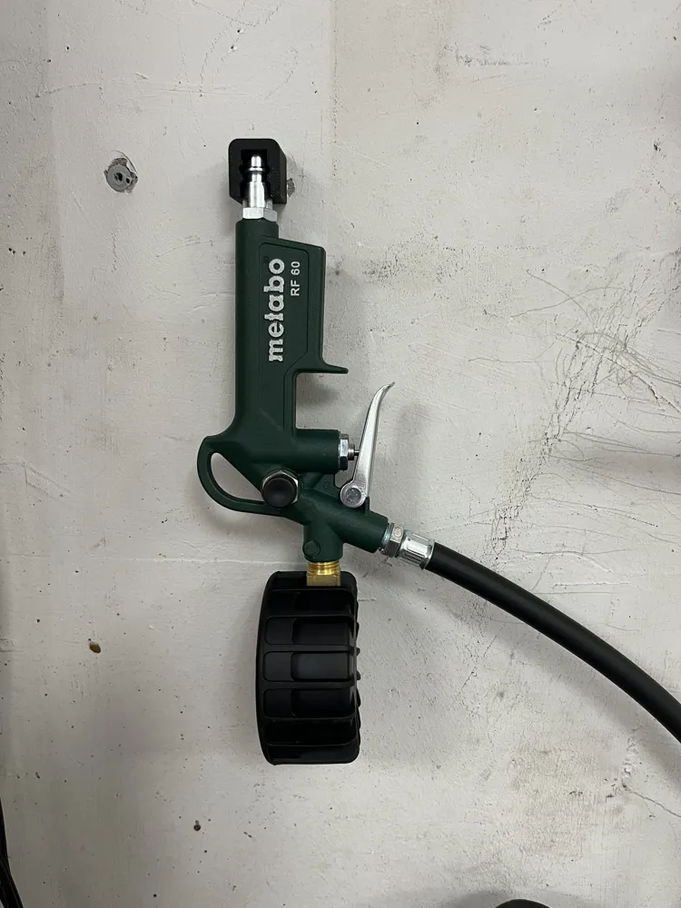 Pneumatic Coupling Wall Mount - Free 3D Print Model - MakerWorld
