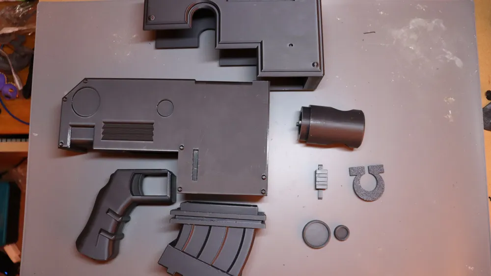 WH40K Bolt Pistol - Free 3D Print Model - MakerWorld