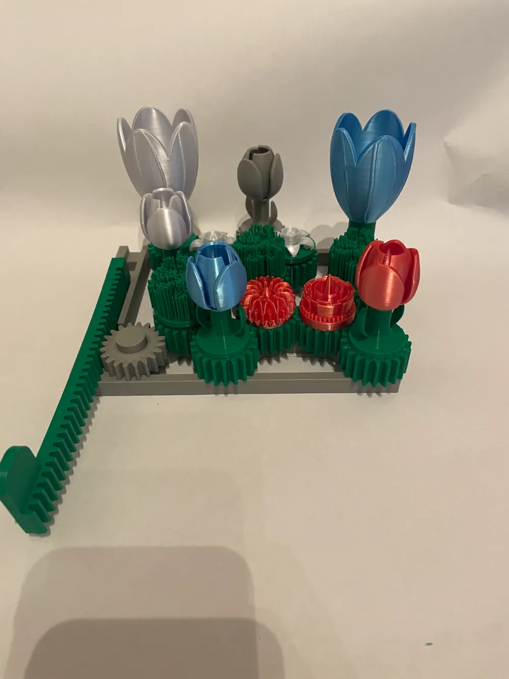 Spinning flower garden. by Int-gineering - MakerWorld