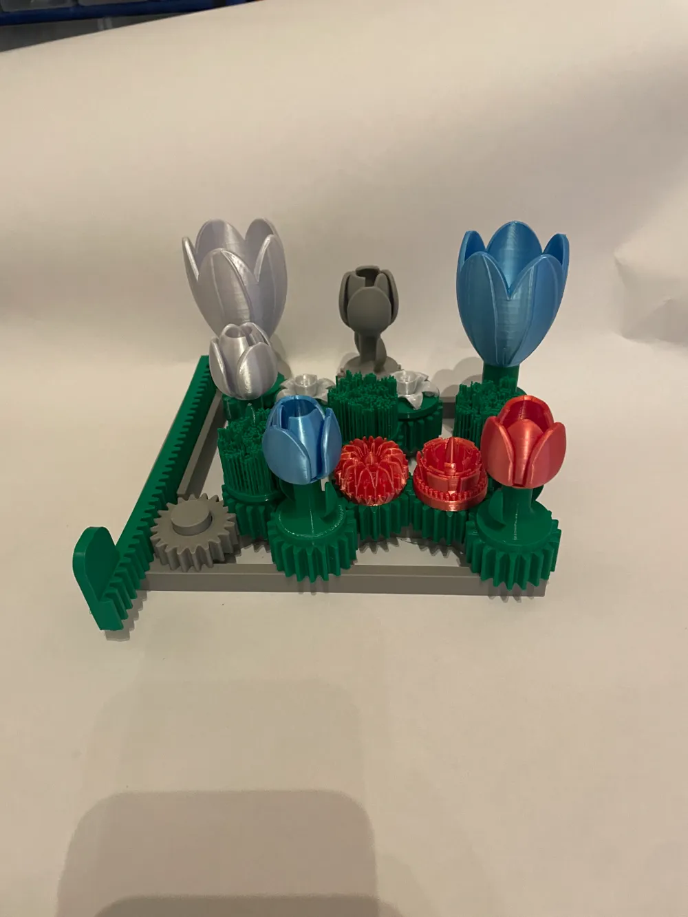 Spinning flower garden. by Int-gineering - MakerWorld