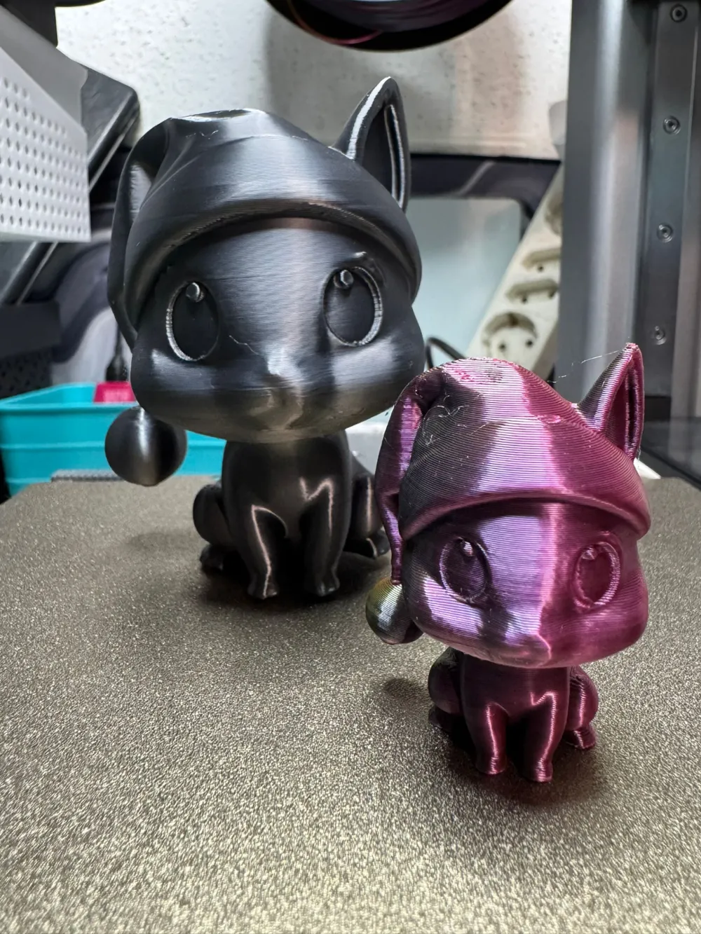 Gatito adorable con gorro navideño y ojos grandes por Frank_druckt_3D_auf_TikTok MakerWorld ...