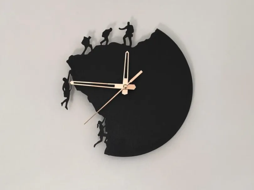 Mountain climber clock by Artist_3d - MakerWorld