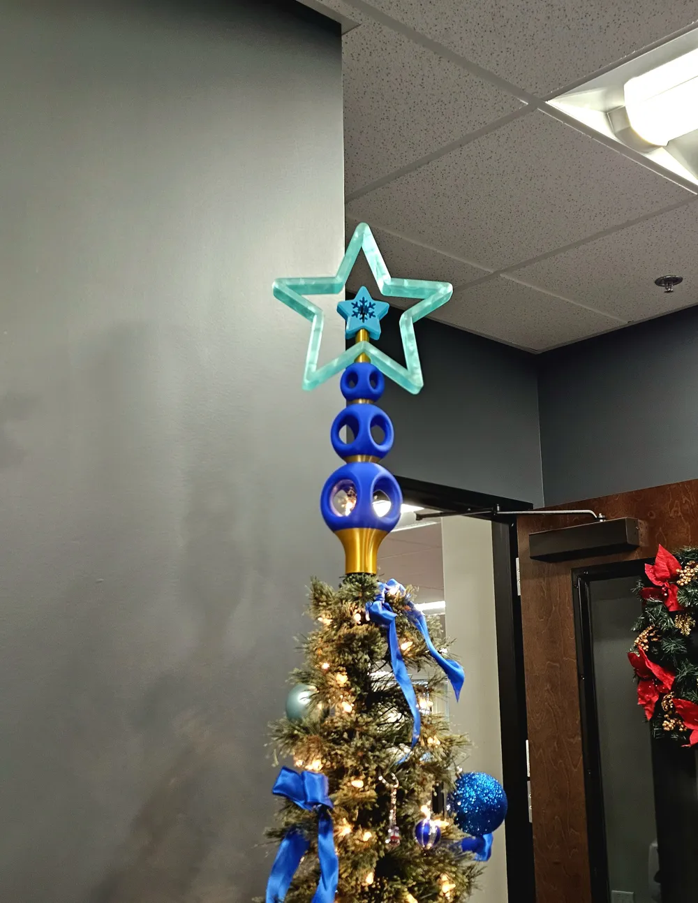 Christmas Tree Star Topper Display - Free 3D Print Model - MakerWorld
