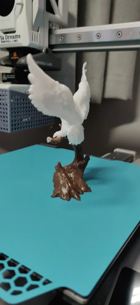 Hedwig owl on a tree trunk - Free 3D Print Model - MakerWorld
