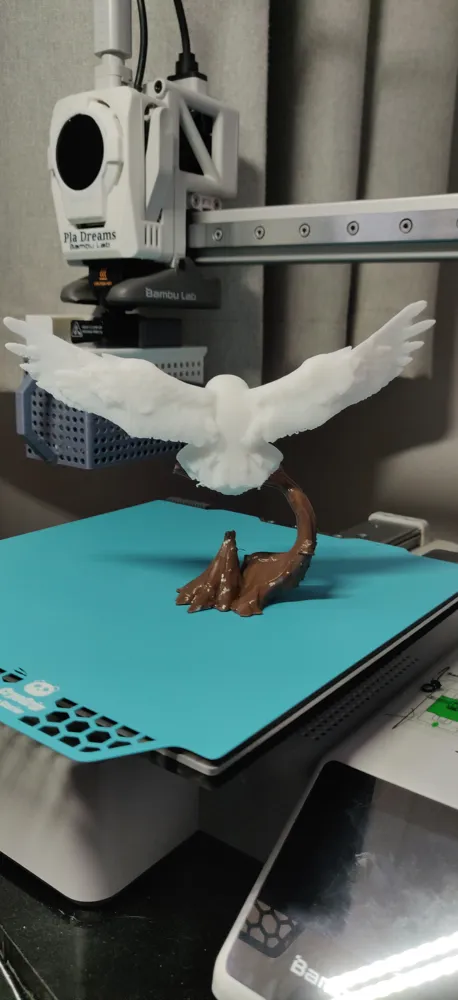 Hedwig owl on a tree trunk - Free 3D Print Model - MakerWorld