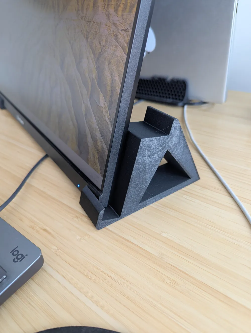 Low-Profile 20° Monitor Stand by OP Design - MakerWorld