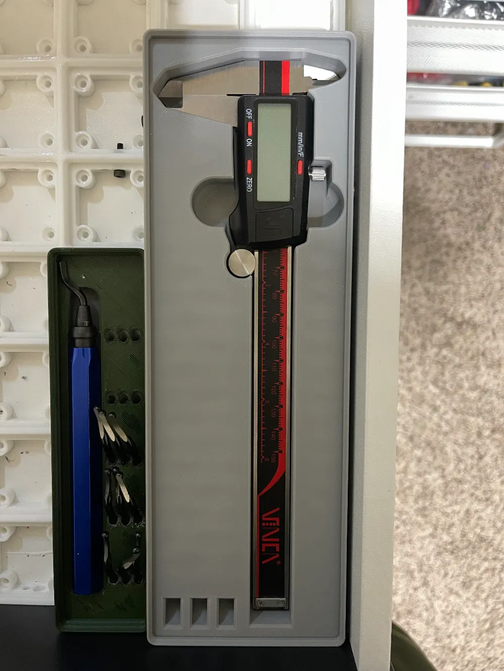 Gridfinity Bin for Vinca DCLA-0605 caliper - Free 3D Print Model ...