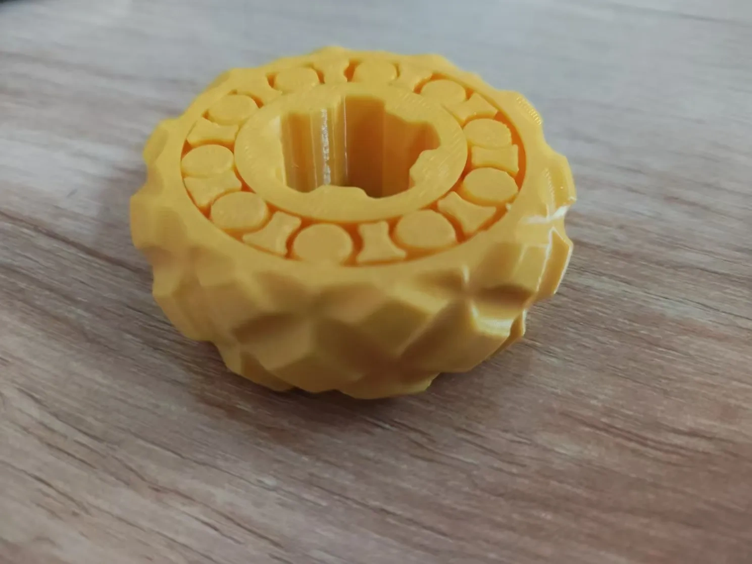 Pineapple Fidget Spinner by 辣椒苦瓜白糖 - MakerWorld