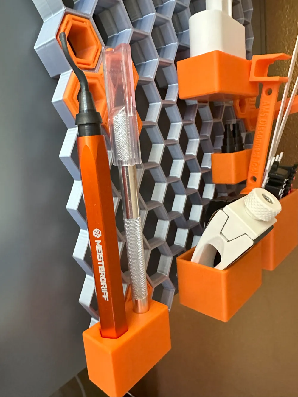 HSW deburrer and scalpel (Honeycomp storage wall) by db77x - MakerWorld