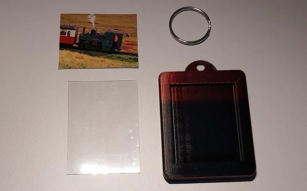 Key Chain / Key Ring Photo Frame - Free 3D Print Model - MakerWorld